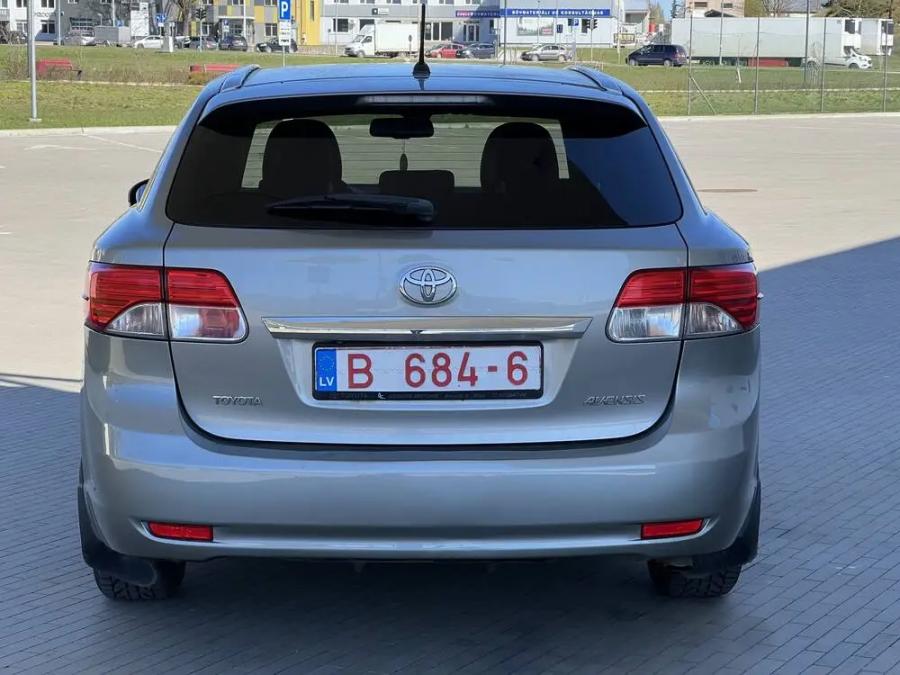 Pelēks Toyota Avensis 2012 Rēzekne, ar dzinēja tilpumu 2.00 L un nobraukumu 279 tūkst. km par 5500 €, foto 6 vietnē AUTOMOTO.COM.LV