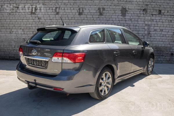 Grey Toyota Avensis 2012 in Liepaja, with an engine capacity of 2.20 L and mileage of 288 thousand km for 6200 €, photo 4 on AUTOMOTO.COM.LV