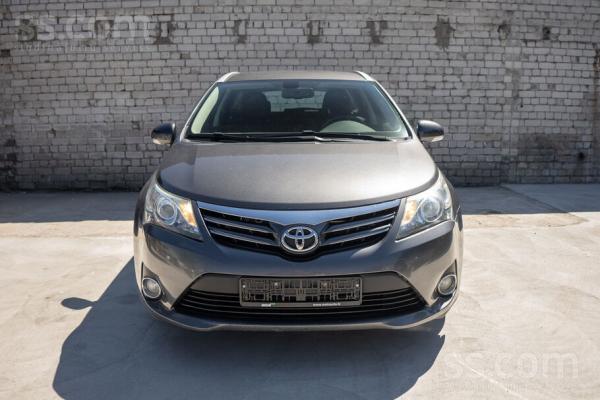 Grey Toyota Avensis 2012 in Liepaja, with an engine capacity of 2.20 L and mileage of 288 thousand km for 6200 €, photo 6 on AUTOMOTO.COM.LV