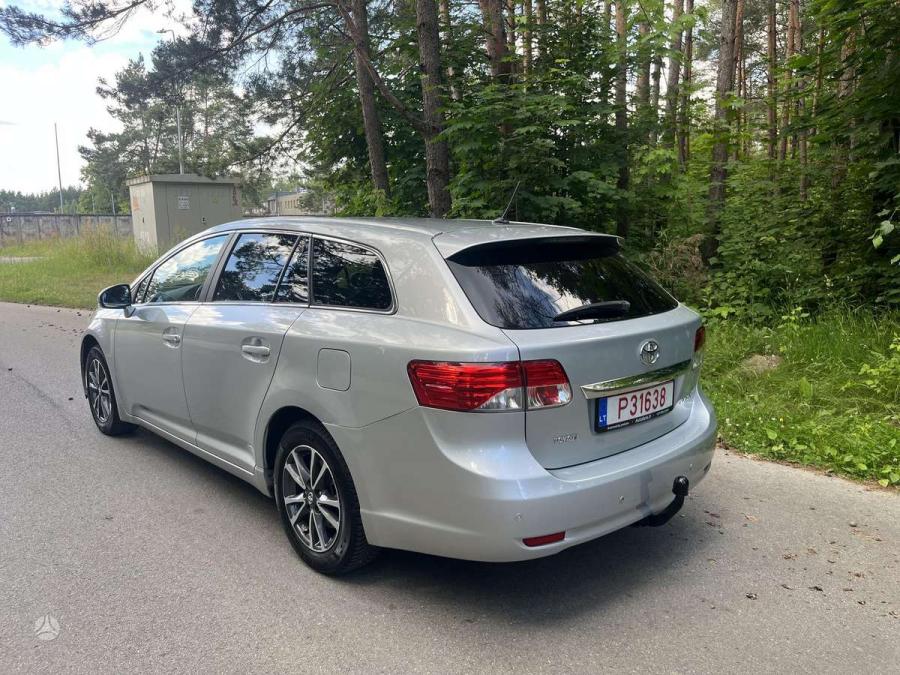Pelēks Toyota Avensis 2012 Viļņa, ar dzinēja tilpumu 1.60 L un nobraukumu 236 tūkst. km par 7450 €, foto 8 vietnē AUTOMOTO.COM.LV