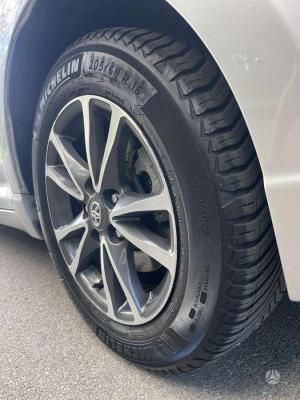 Pelēks Toyota Avensis 2012 Viļņa, ar dzinēja tilpumu 1.60 L un nobraukumu 236 tūkst. km par 7450 €, foto 10 vietnē AUTOMOTO.COM.LV