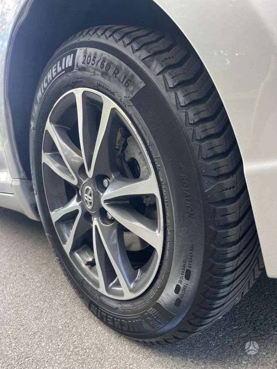 Pelēks Toyota Avensis 2012 Viļņa, ar dzinēja tilpumu 1.60 L un nobraukumu 236 tūkst. km par 7450 €, foto 10 vietnē AUTOMOTO.COM.LV