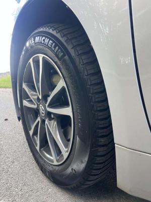 Pelēks Toyota Avensis 2012 Viļņa, ar dzinēja tilpumu 1.60 L un nobraukumu 236 tūkst. km par 7450 €, foto 11 vietnē AUTOMOTO.COM.LV