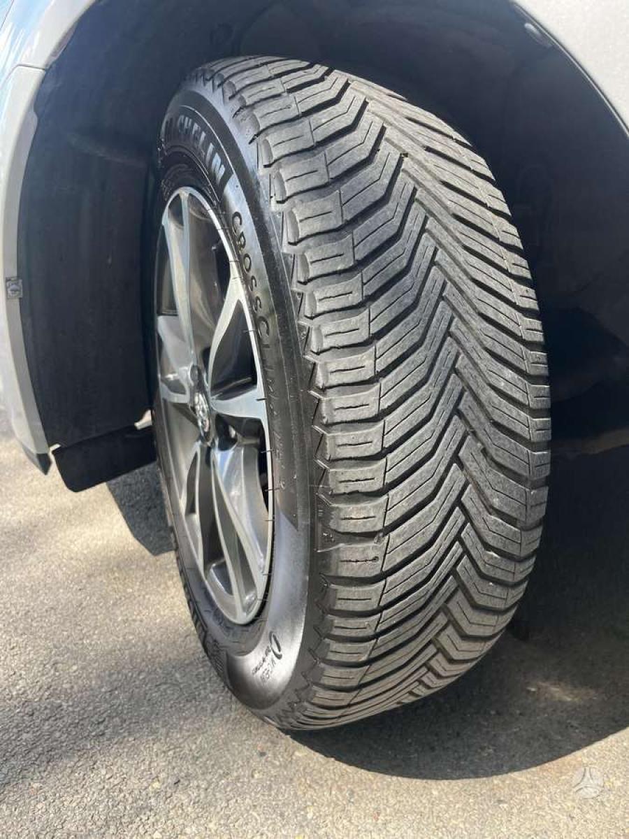 Pelēks Toyota Avensis 2012 Viļņa, ar dzinēja tilpumu 1.60 L un nobraukumu 236 tūkst. km par 7450 €, foto 12 vietnē AUTOMOTO.COM.LV