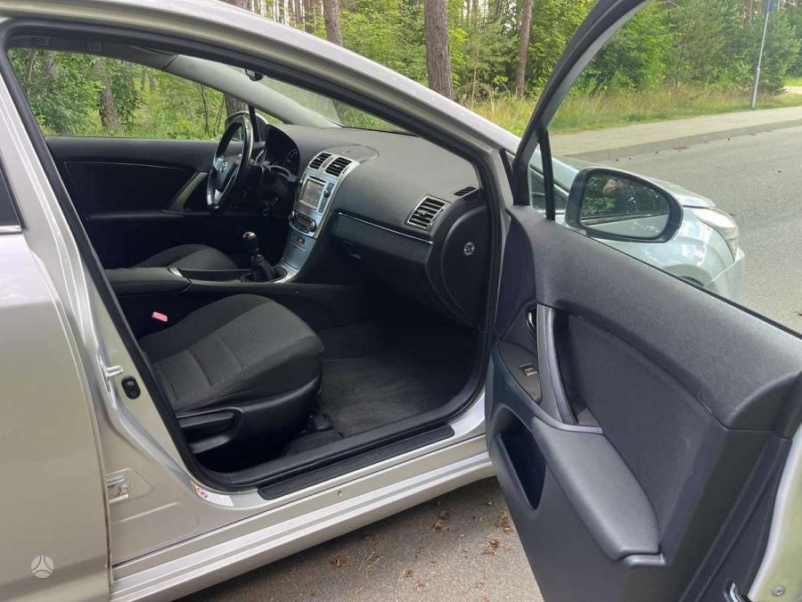 Pelēks Toyota Avensis 2012 Viļņa, ar dzinēja tilpumu 1.60 L un nobraukumu 236 tūkst. km par 7450 €, foto 14 vietnē AUTOMOTO.COM.LV
