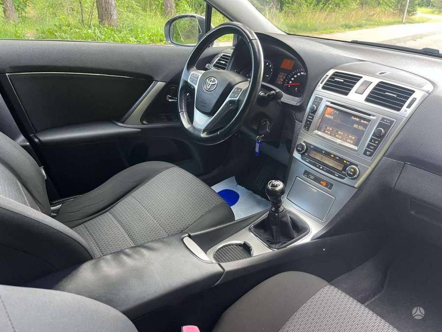 Pelēks Toyota Avensis 2012 Viļņa, ar dzinēja tilpumu 1.60 L un nobraukumu 236 tūkst. km par 7450 €, foto 16 vietnē AUTOMOTO.COM.LV