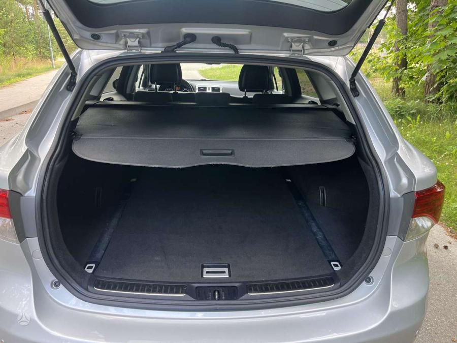 Pelēks Toyota Avensis 2012 Viļņa, ar dzinēja tilpumu 1.60 L un nobraukumu 236 tūkst. km par 7450 €, foto 20 vietnē AUTOMOTO.COM.LV
