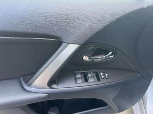 Pelēks Toyota Avensis 2012 Viļņa, ar dzinēja tilpumu 1.60 L un nobraukumu 236 tūkst. km par 7450 €, foto 23 vietnē AUTOMOTO.COM.LV