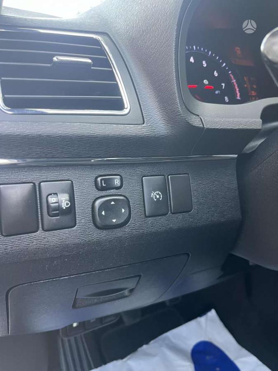 Pelēks Toyota Avensis 2012 Viļņa, ar dzinēja tilpumu 1.60 L un nobraukumu 236 tūkst. km par 7450 €, foto 25 vietnē AUTOMOTO.COM.LV