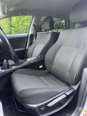Pelēks Toyota Avensis 2012 Viļņa, ar dzinēja tilpumu 1.60 L un nobraukumu 236 tūkst. km par 7450 €, foto 26 vietnē AUTOMOTO.COM.LV
