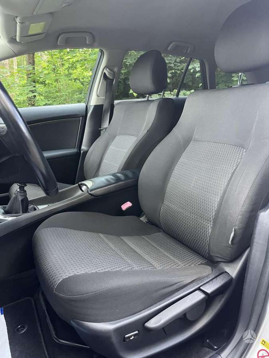 Pelēks Toyota Avensis 2012 Viļņa, ar dzinēja tilpumu 1.60 L un nobraukumu 236 tūkst. km par 7450 €, foto 26 vietnē AUTOMOTO.COM.LV