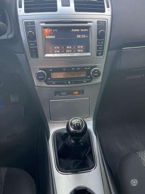 Pelēks Toyota Avensis 2012 Viļņa, ar dzinēja tilpumu 1.60 L un nobraukumu 236 tūkst. km par 7450 €, foto 30 vietnē AUTOMOTO.COM.LV