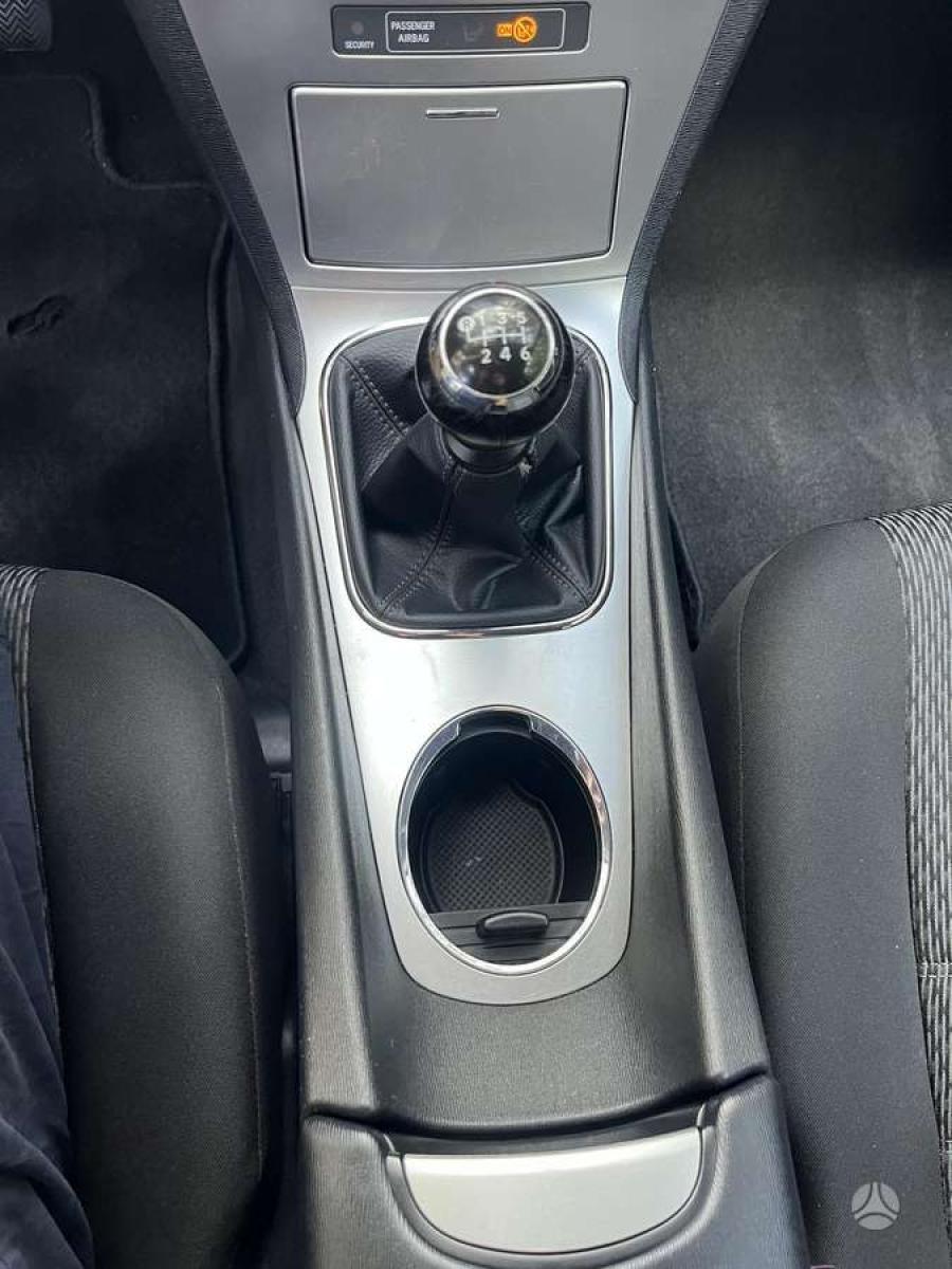 Pelēks Toyota Avensis 2012 Viļņa, ar dzinēja tilpumu 1.60 L un nobraukumu 236 tūkst. km par 7450 €, foto 32 vietnē AUTOMOTO.COM.LV