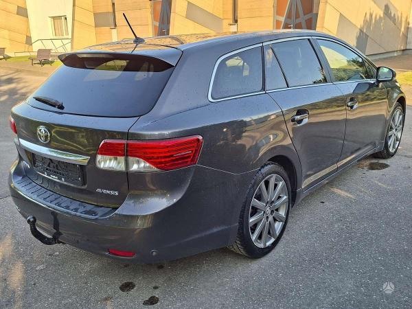 Серый Тойота Авенсис 2012 в Укмерге, объемом двигателя 1.80 л и пробегом 246 тыс. км за 6250 €, фото 3 на AUTOMOTO.COM.LV