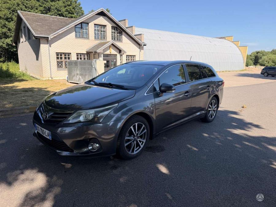 Grey Toyota Avensis 2012 in Taurage, with an engine capacity of 2.00 L and mileage of 267 thousand km for 5100 €, photo 1 on AUTOMOTO.COM.LV