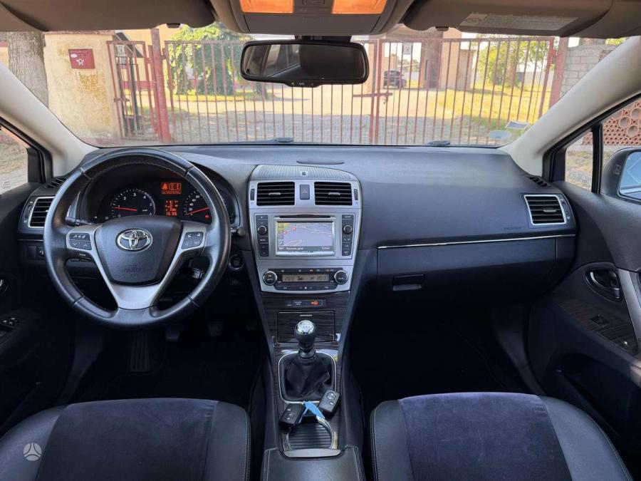 Grey Toyota Avensis 2012 in Taurage, with an engine capacity of 2.00 L and mileage of 267 thousand km for 5100 €, photo 12 on AUTOMOTO.COM.LV