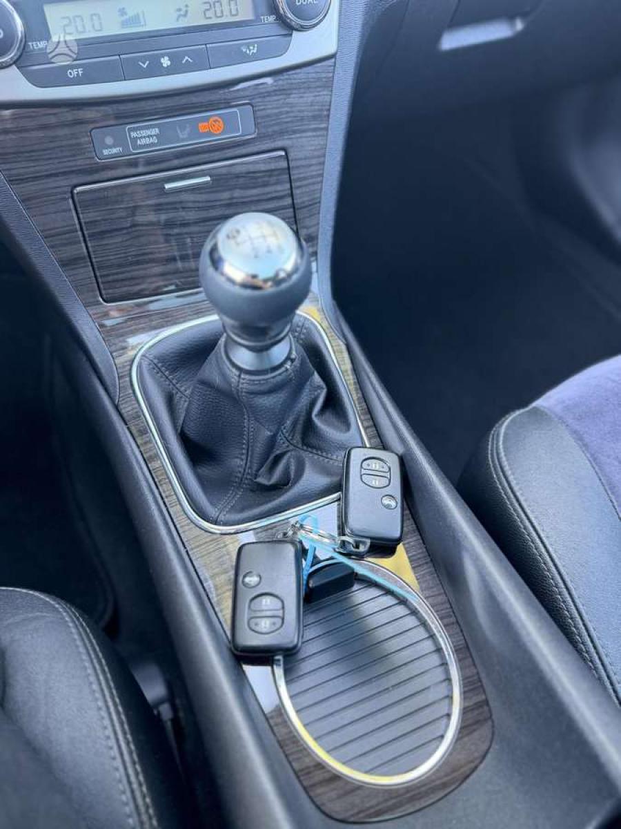 Grey Toyota Avensis 2012 in Taurage, with an engine capacity of 2.00 L and mileage of 267 thousand km for 5100 €, photo 23 on AUTOMOTO.COM.LV