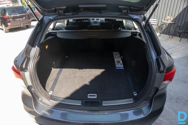 Grey Toyota Avensis 2012 in Liepaja, with an engine capacity of 2.20 L and mileage of 288 thousand km for 6200 €, photo 7 on AUTOMOTO.COM.LV
