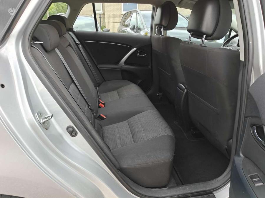 Pelēks Toyota Avensis 2012 Viļņa, ar dzinēja tilpumu 2.00 L un nobraukumu 393 tūkst. km par 3400 €, foto 14 vietnē AUTOMOTO.COM.LV