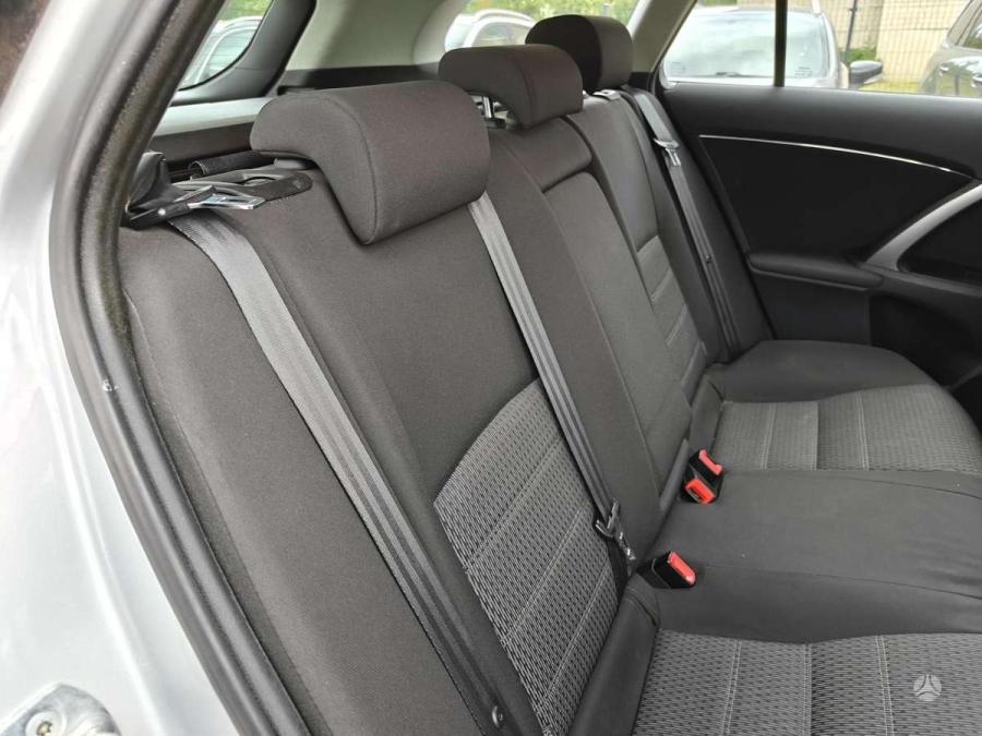 Pelēks Toyota Avensis 2012 Viļņa, ar dzinēja tilpumu 2.00 L un nobraukumu 393 tūkst. km par 3400 €, foto 15 vietnē AUTOMOTO.COM.LV