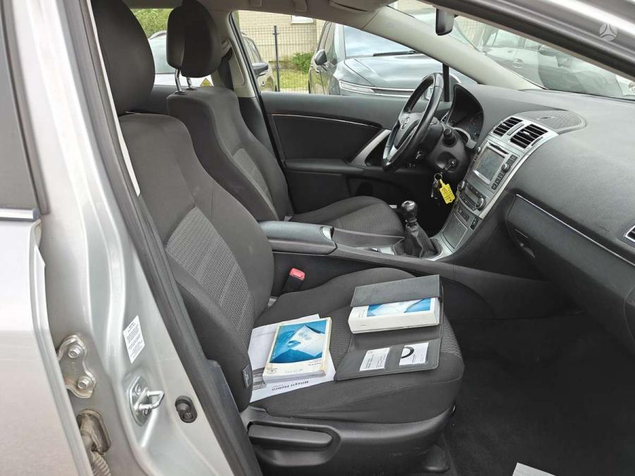 Pelēks Toyota Avensis 2012 Viļņa, ar dzinēja tilpumu 2.00 L un nobraukumu 393 tūkst. km par 3400 €, foto 16 vietnē AUTOMOTO.COM.LV