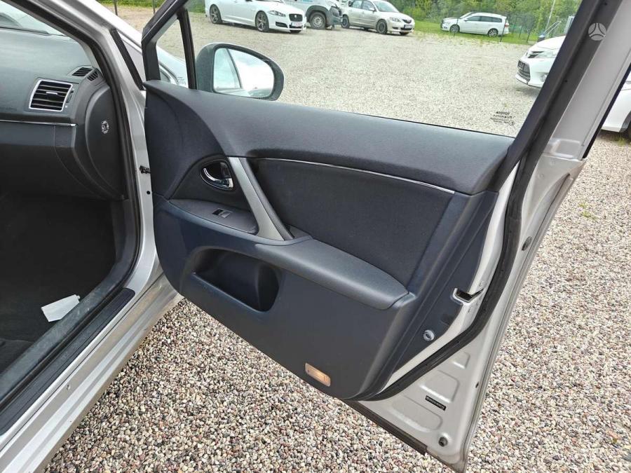 Pelēks Toyota Avensis 2012 Viļņa, ar dzinēja tilpumu 2.00 L un nobraukumu 393 tūkst. km par 3400 €, foto 18 vietnē AUTOMOTO.COM.LV