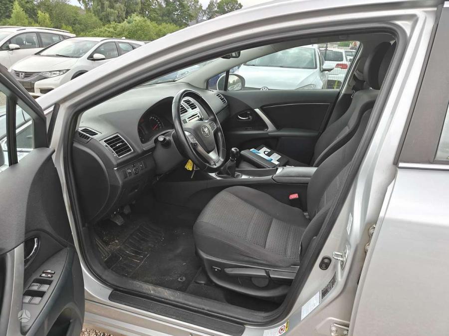 Pelēks Toyota Avensis 2012 Viļņa, ar dzinēja tilpumu 2.00 L un nobraukumu 393 tūkst. km par 3400 €, foto 22 vietnē AUTOMOTO.COM.LV