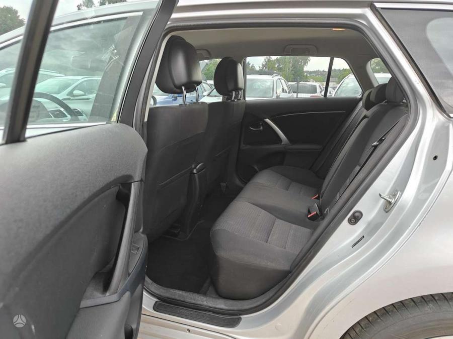 Pelēks Toyota Avensis 2012 Viļņa, ar dzinēja tilpumu 2.00 L un nobraukumu 393 tūkst. km par 3400 €, foto 23 vietnē AUTOMOTO.COM.LV