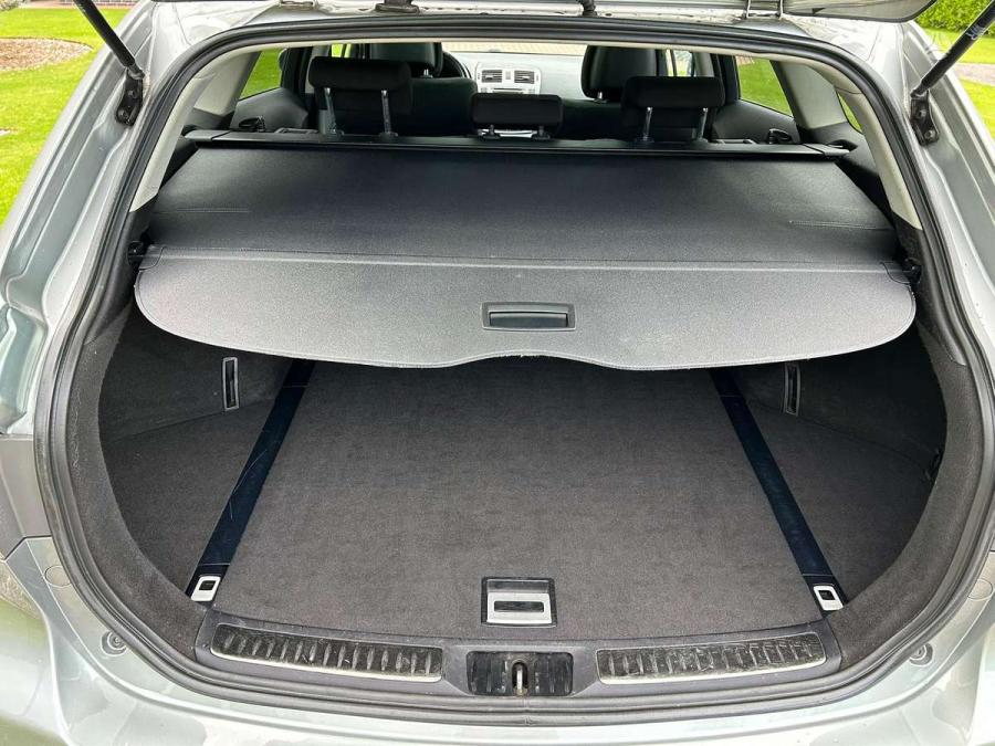 Pelēks Toyota Avensis 2012 Viļņa, ar dzinēja tilpumu 2.00 L un nobraukumu 219 tūkst. km par 6700 €, foto 12 vietnē AUTOMOTO.COM.LV