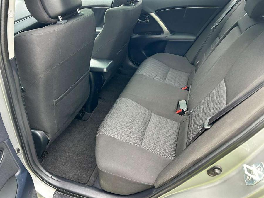 Pelēks Toyota Avensis 2012 Viļņa, ar dzinēja tilpumu 2.00 L un nobraukumu 219 tūkst. km par 6700 €, foto 16 vietnē AUTOMOTO.COM.LV