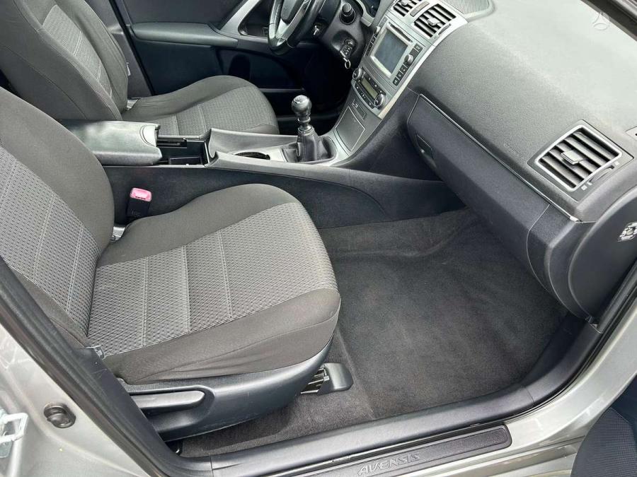 Pelēks Toyota Avensis 2012 Viļņa, ar dzinēja tilpumu 2.00 L un nobraukumu 219 tūkst. km par 6700 €, foto 17 vietnē AUTOMOTO.COM.LV