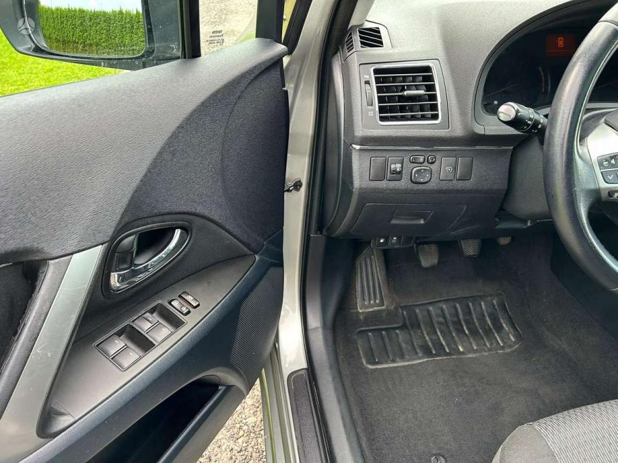 Pelēks Toyota Avensis 2012 Viļņa, ar dzinēja tilpumu 2.00 L un nobraukumu 219 tūkst. km par 6700 €, foto 18 vietnē AUTOMOTO.COM.LV