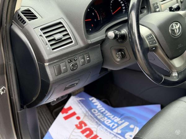 Pelēks Toyota Avensis 2012 Ukmergė, ar dzinēja tilpumu 2.23 L un nobraukumu 240 tūkst. km par 5650 €, foto 7 vietnē AUTOMOTO.COM.LV