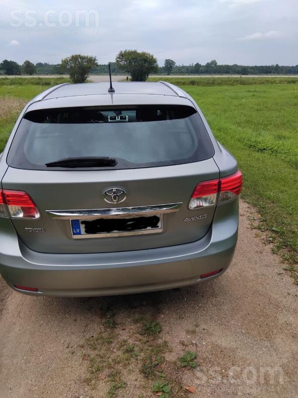 Pelēks Toyota Avensis 2012 Kuldīga, ar dzinēja tilpumu 2.00 L un nobraukumu 206 tūkst. km par 5490 €, foto 4 vietnē AUTOMOTO.COM.LV