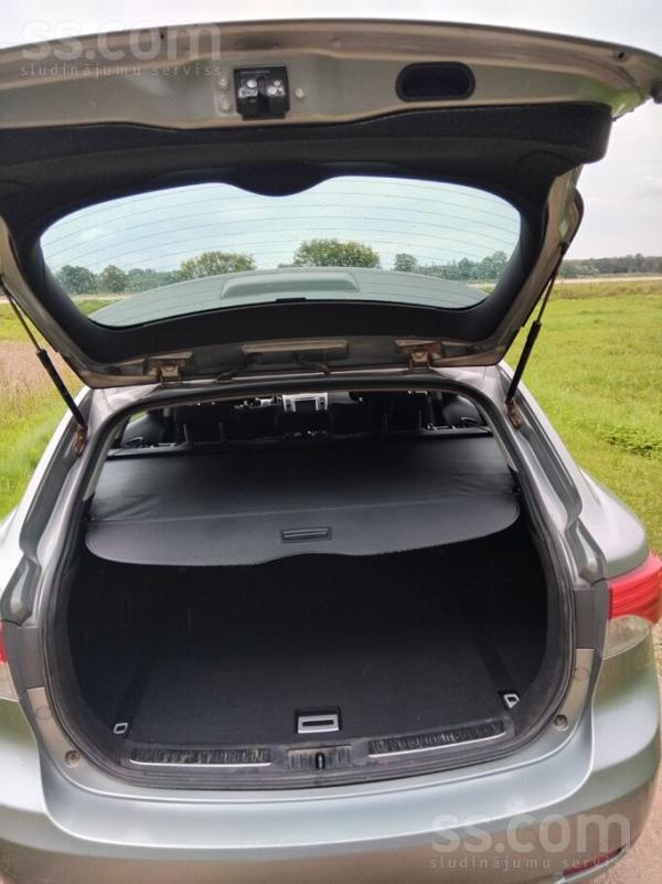 Pelēks Toyota Avensis 2012 Kuldīga, ar dzinēja tilpumu 2.00 L un nobraukumu 206 tūkst. km par 5490 €, foto 5 vietnē AUTOMOTO.COM.LV