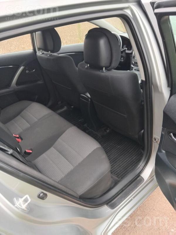 Pelēks Toyota Avensis 2012 Kuldīga, ar dzinēja tilpumu 2.00 L un nobraukumu 206 tūkst. km par 5490 €, foto 7 vietnē AUTOMOTO.COM.LV