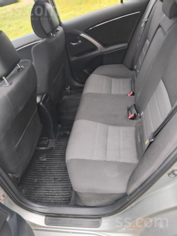 Pelēks Toyota Avensis 2012 Kuldīga, ar dzinēja tilpumu 2.00 L un nobraukumu 206 tūkst. km par 5490 €, foto 10 vietnē AUTOMOTO.COM.LV