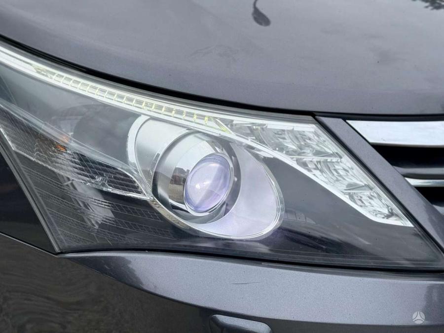 Серый Тойота Авенсис 2012 в Укмерге, объемом двигателя 2.23 л и пробегом 240 тыс. км за 5750 €, фото 4 на AUTOMOTO.COM.LV