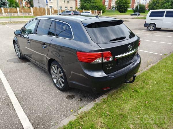 Grey Toyota Avensis 2012 in Daugavpils, with an engine capacity of 2.20 L and mileage of 247 thousand km for 6500 €, photo 5 on AUTOMOTO.COM.LV