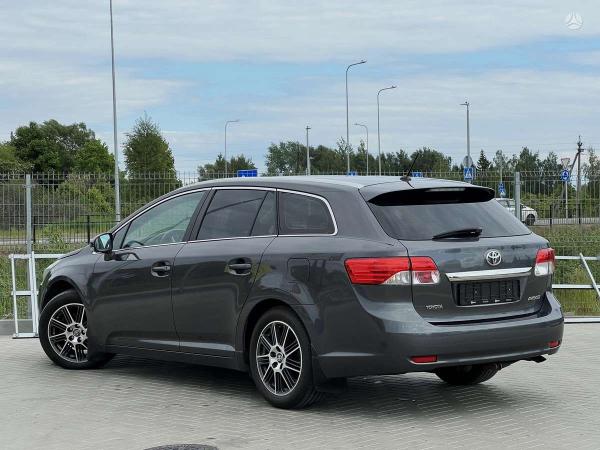Grey Toyota Avensis 2012 in Taurage, with an engine capacity of 2.00 L and mileage of 260 thousand km for 4900 €, photo 5 on AUTOMOTO.COM.LV