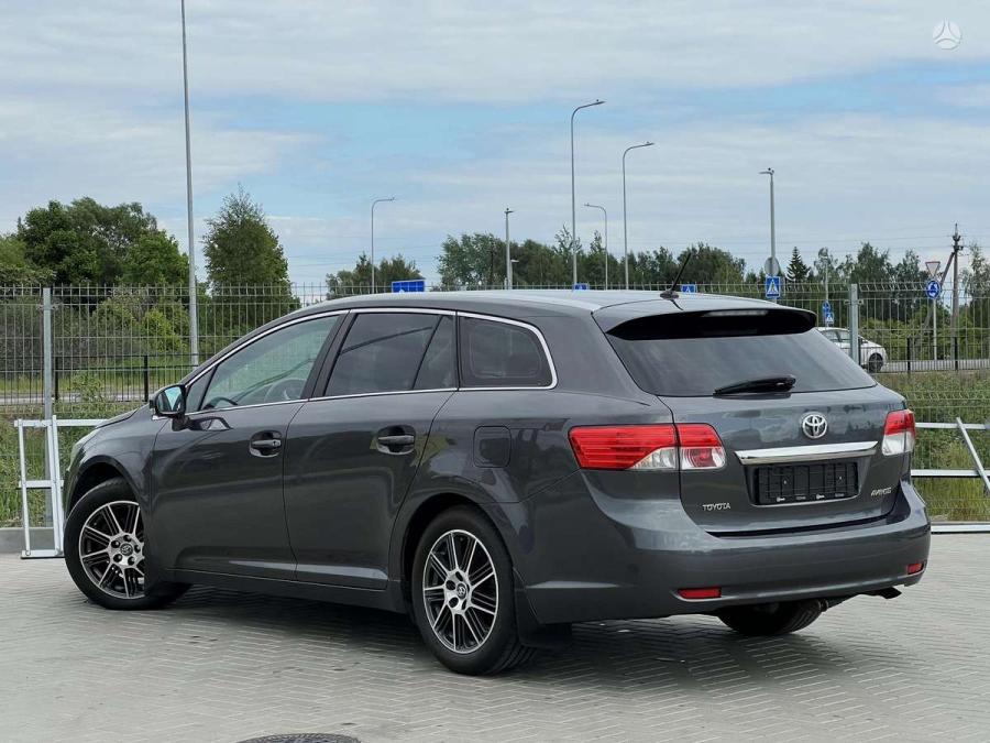 Pelēks Toyota Avensis 2012 Tauragė, ar dzinēja tilpumu 2.00 L un nobraukumu 260 tūkst. km par 4900 €, foto 6 vietnē AUTOMOTO.COM.LV