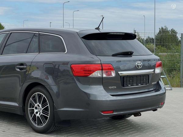 Grey Toyota Avensis 2012 in Taurage, with an engine capacity of 2.00 L and mileage of 260 thousand km for 4900 €, photo 6 on AUTOMOTO.COM.LV