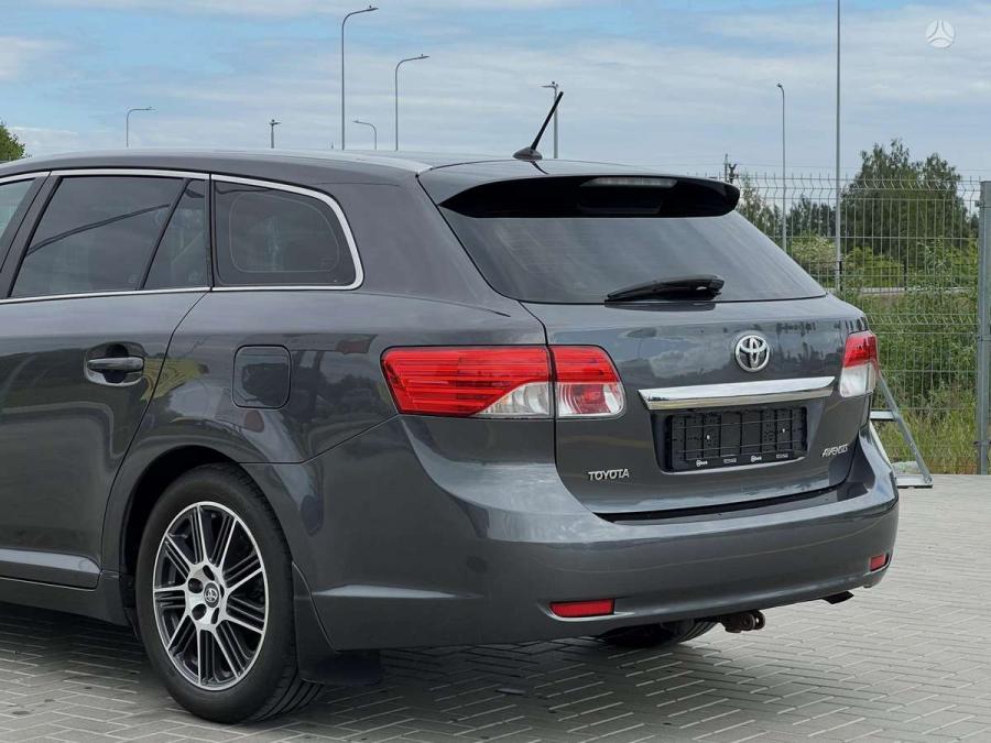 Pelēks Toyota Avensis 2012 Tauragė, ar dzinēja tilpumu 2.00 L un nobraukumu 260 tūkst. km par 4900 €, foto 7 vietnē AUTOMOTO.COM.LV