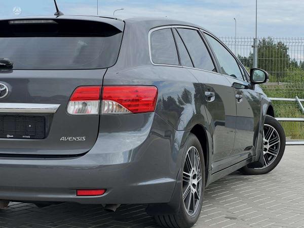Grey Toyota Avensis 2012 in Taurage, with an engine capacity of 2.00 L and mileage of 260 thousand km for 4900 €, photo 8 on AUTOMOTO.COM.LV