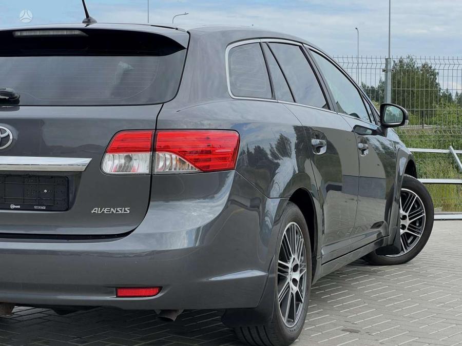 Pelēks Toyota Avensis 2012 Tauragė, ar dzinēja tilpumu 2.00 L un nobraukumu 260 tūkst. km par 4900 €, foto 9 vietnē AUTOMOTO.COM.LV