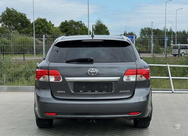 Grey Toyota Avensis 2012 in Taurage, with an engine capacity of 2.00 L and mileage of 260 thousand km for 4900 €, photo 9 on AUTOMOTO.COM.LV