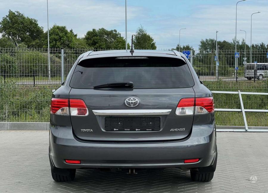 Pelēks Toyota Avensis 2012 Tauragė, ar dzinēja tilpumu 2.00 L un nobraukumu 260 tūkst. km par 4900 €, foto 10 vietnē AUTOMOTO.COM.LV