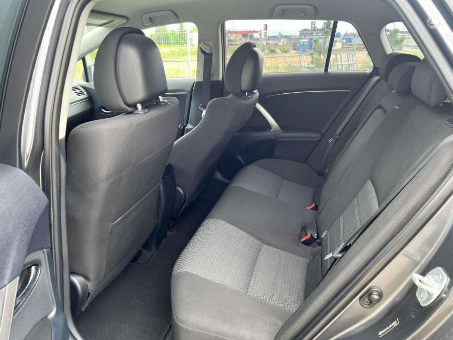 Pelēks Toyota Avensis 2012 Tauragė, ar dzinēja tilpumu 2.00 L un nobraukumu 260 tūkst. km par 4900 €, foto 12 vietnē AUTOMOTO.COM.LV
