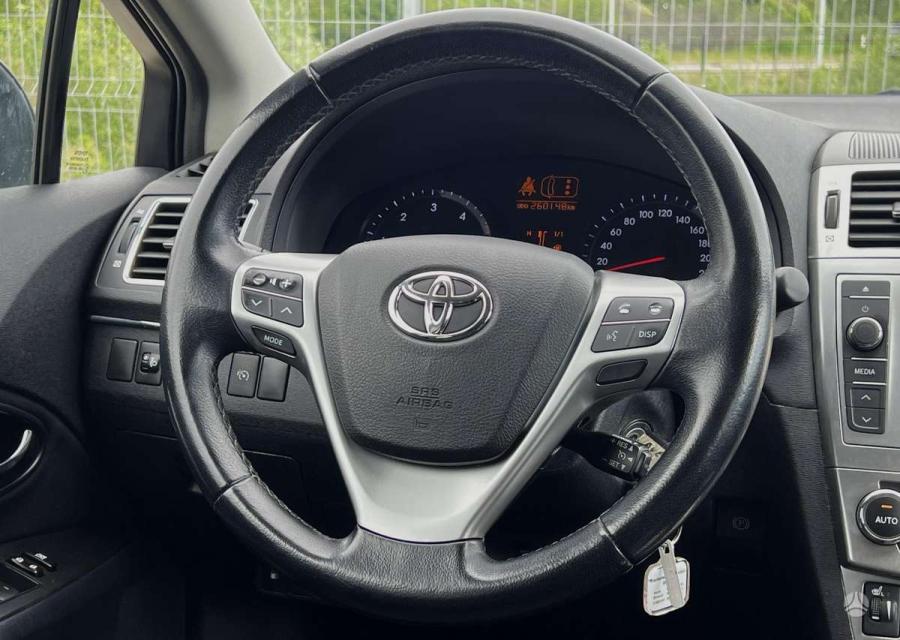 Pelēks Toyota Avensis 2012 Tauragė, ar dzinēja tilpumu 2.00 L un nobraukumu 260 tūkst. km par 4900 €, foto 16 vietnē AUTOMOTO.COM.LV