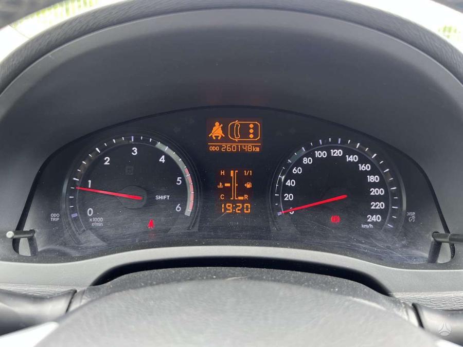 Pelēks Toyota Avensis 2012 Tauragė, ar dzinēja tilpumu 2.00 L un nobraukumu 260 tūkst. km par 4900 €, foto 17 vietnē AUTOMOTO.COM.LV